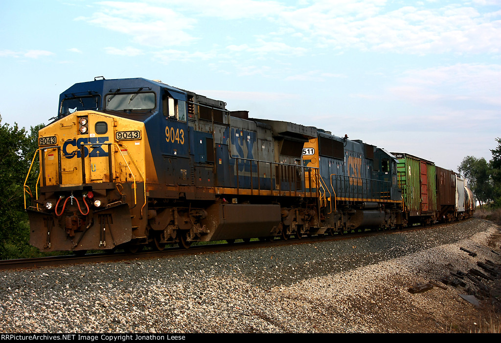 CSX 9043 and 8511 head west with Q335-05